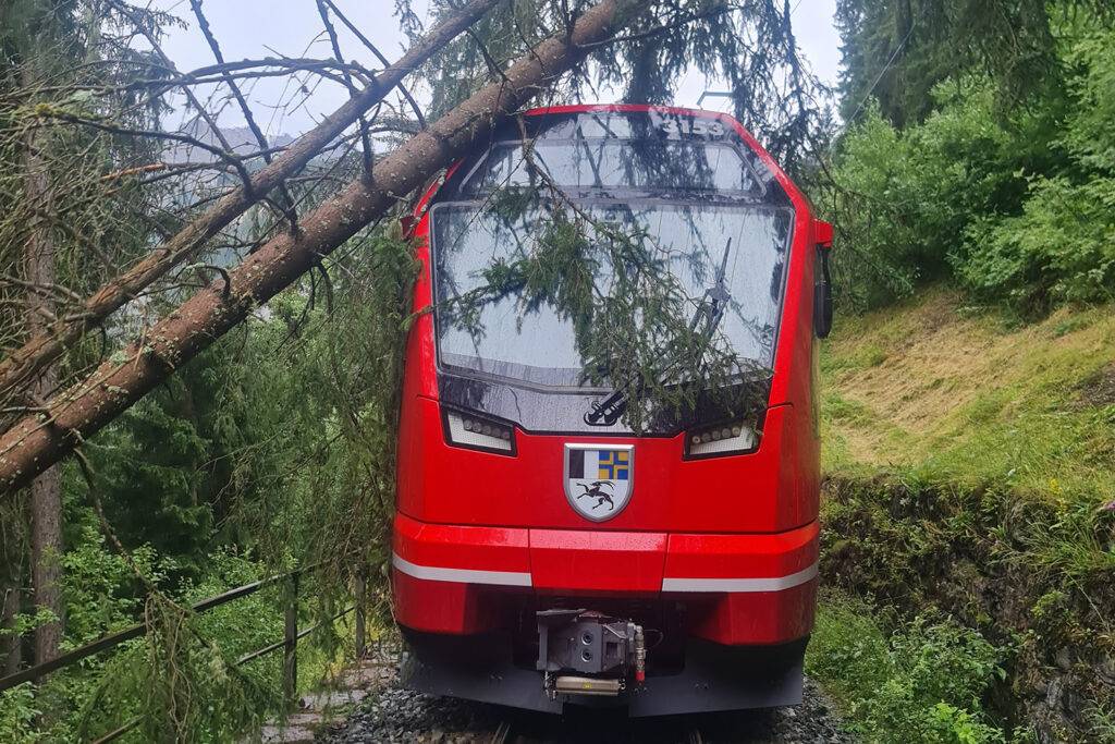 Die Schäden auf der RhB-Linie in Bildern – GRHeute – Die Bündner Online ...